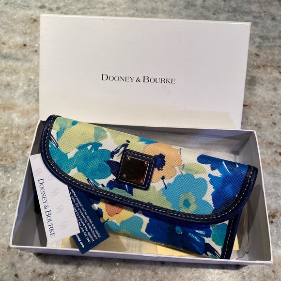 Dooney & Bourke | Bags | Dooney Bourke Somerset Floral Wallet 7 Wide ...